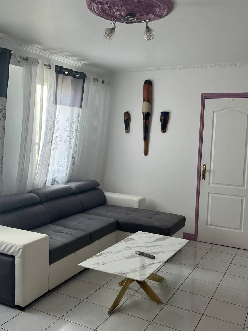 81 M² Appartement ∙ 3 Chambres ∙ 8 Personnes - Sarcelles