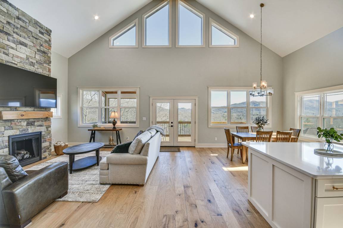 178 M² House ∙ 4 Bedrooms ∙ 9 Guests - Black Mountain, NC
