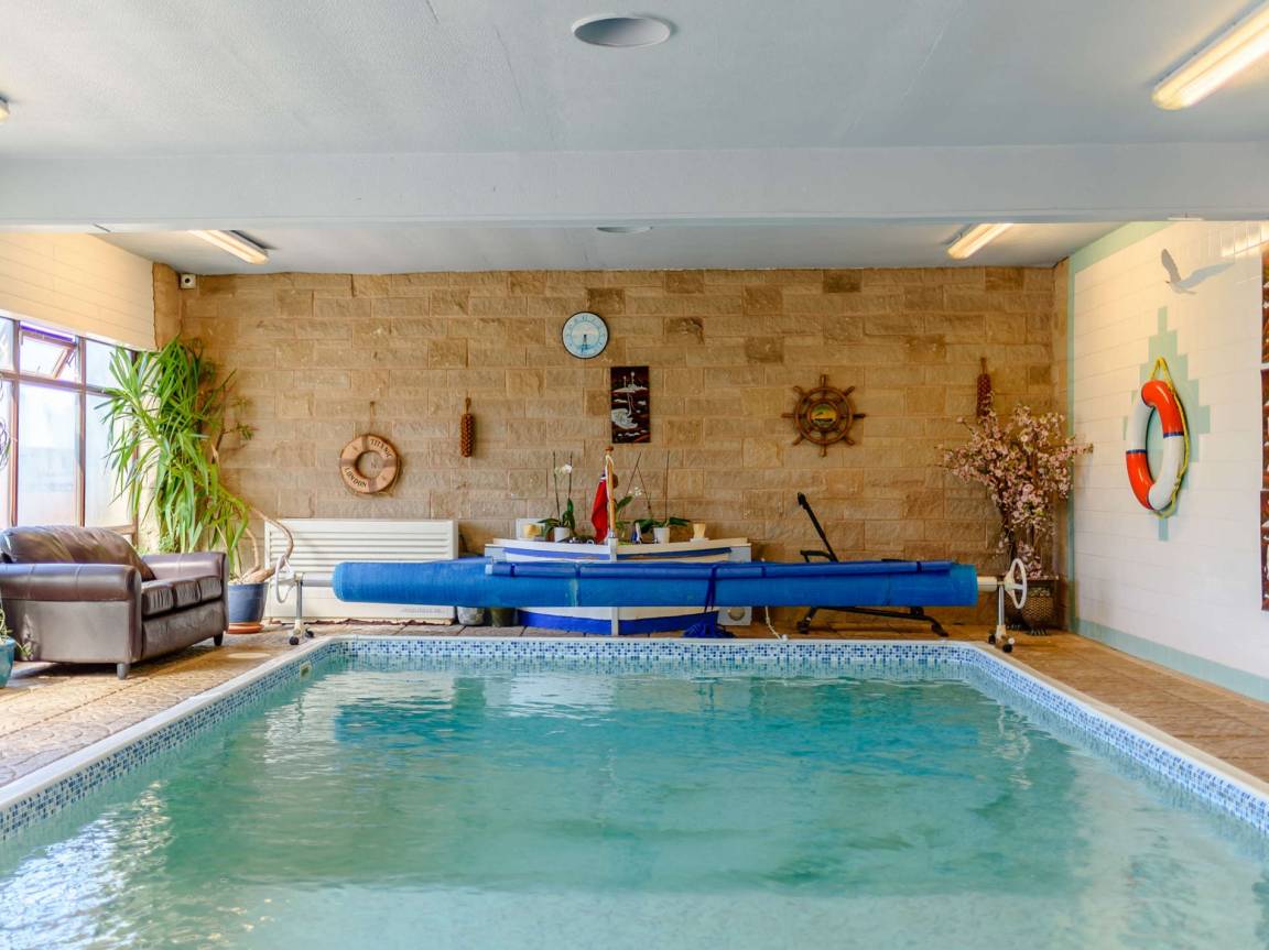 Cottage ∙ 4 Bedrooms ∙ 10 Guests - Chesterfield