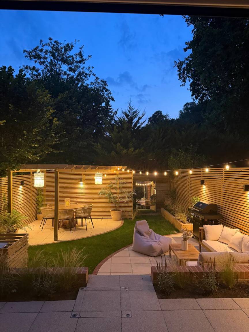 House ∙ 2 Bedrooms ∙ 4 Guests - Woking