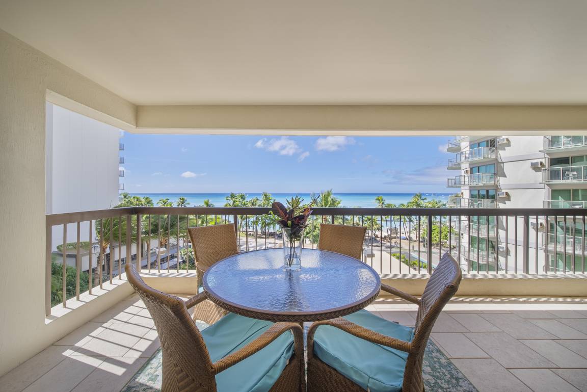 111 M² Condo ∙ 2 Bedrooms ∙ 4 Guests - Kāhala Beach, HI