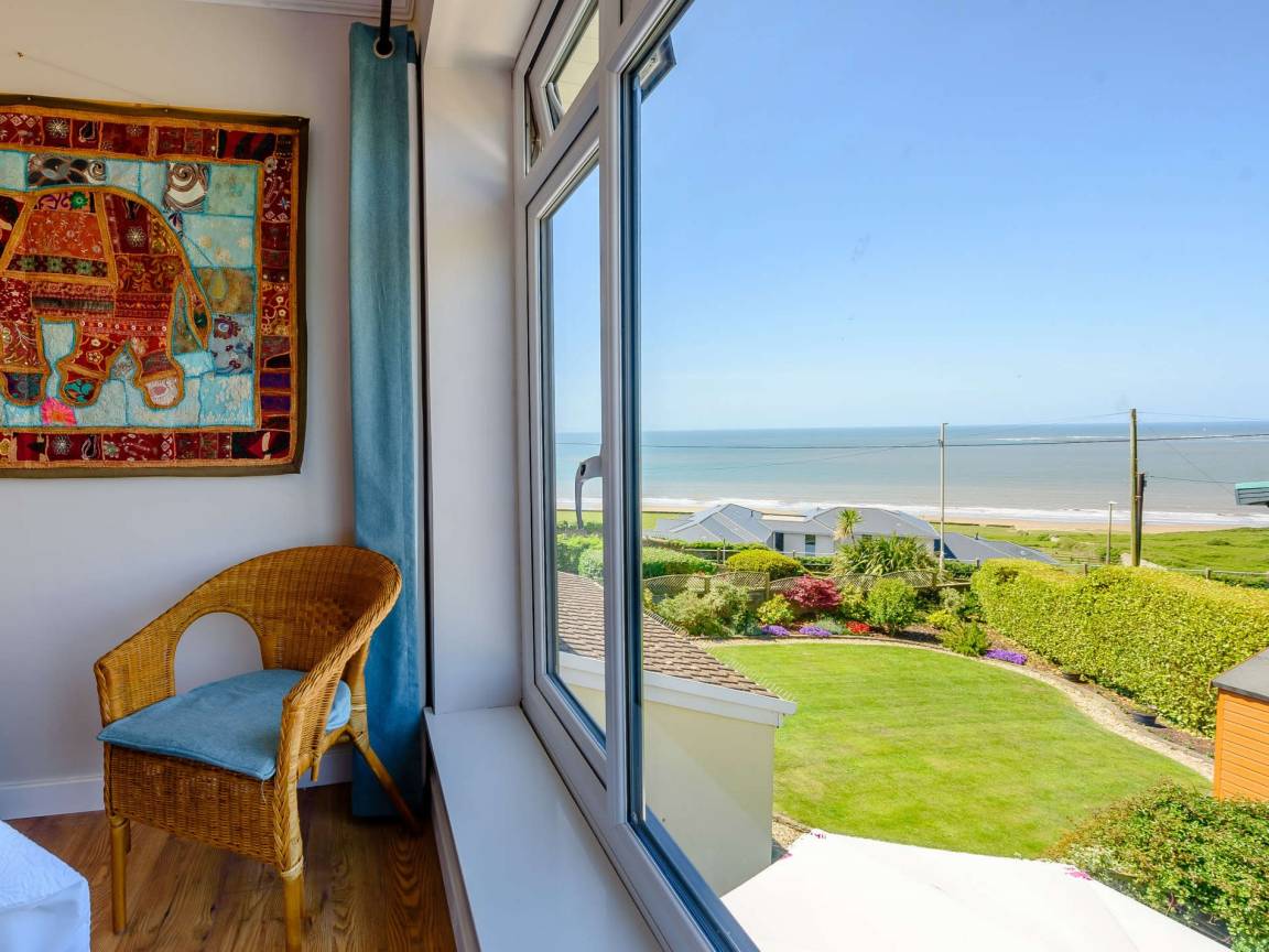 Cottage ∙ 4 Bedrooms ∙ 6 Guests - Bridgend