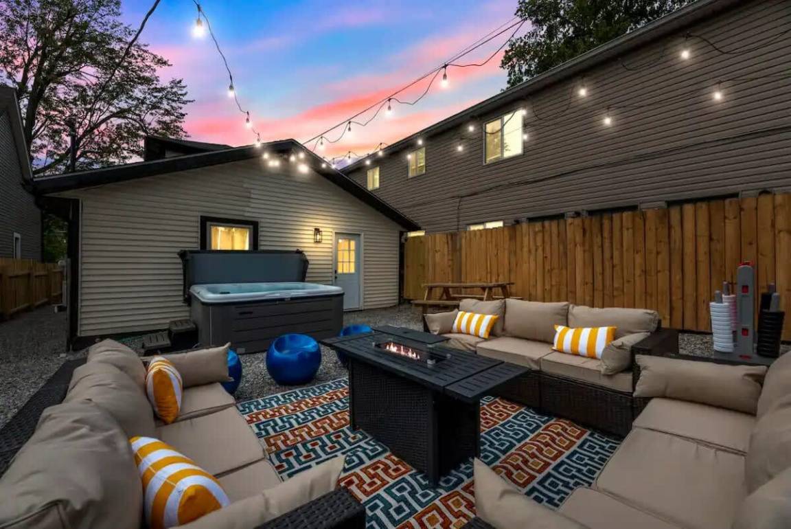 149 M² House ∙ 4 Bedrooms ∙ 12 Guests - Ohio State University, Columbus