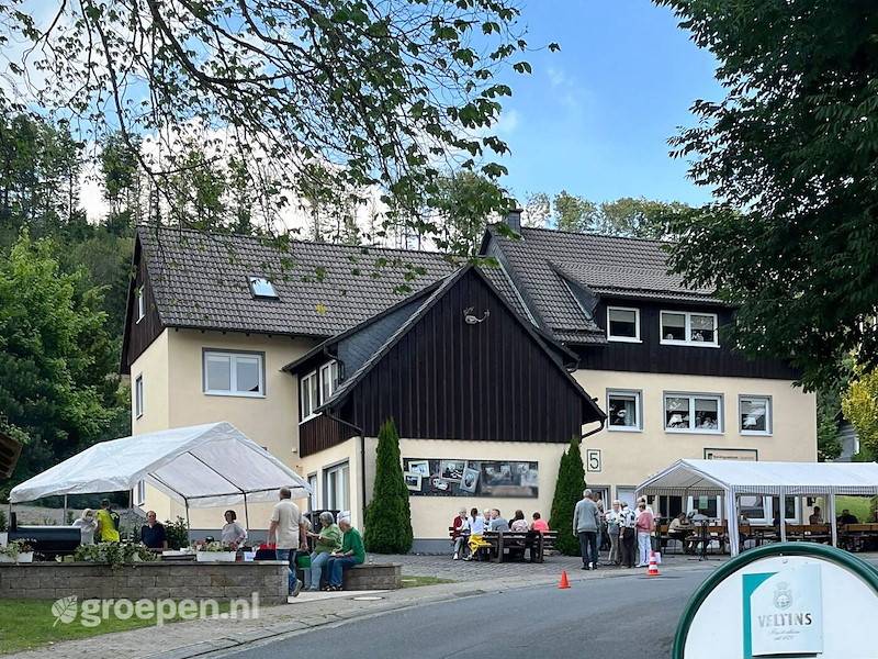 Ferienhaus ∙ 9 Schlafzimmer ∙ 25 Gäste - Neuastenberg