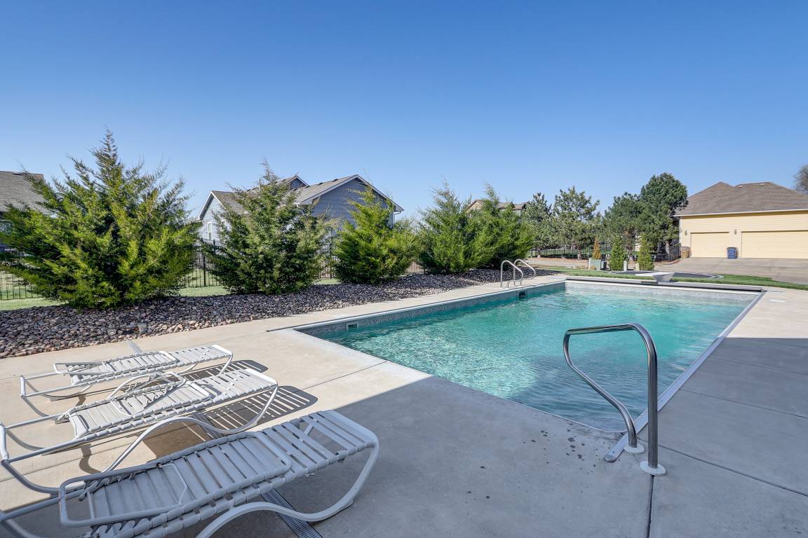 577 M² House ∙ 6 Bedrooms ∙ 22 Guests - Wichita, KS