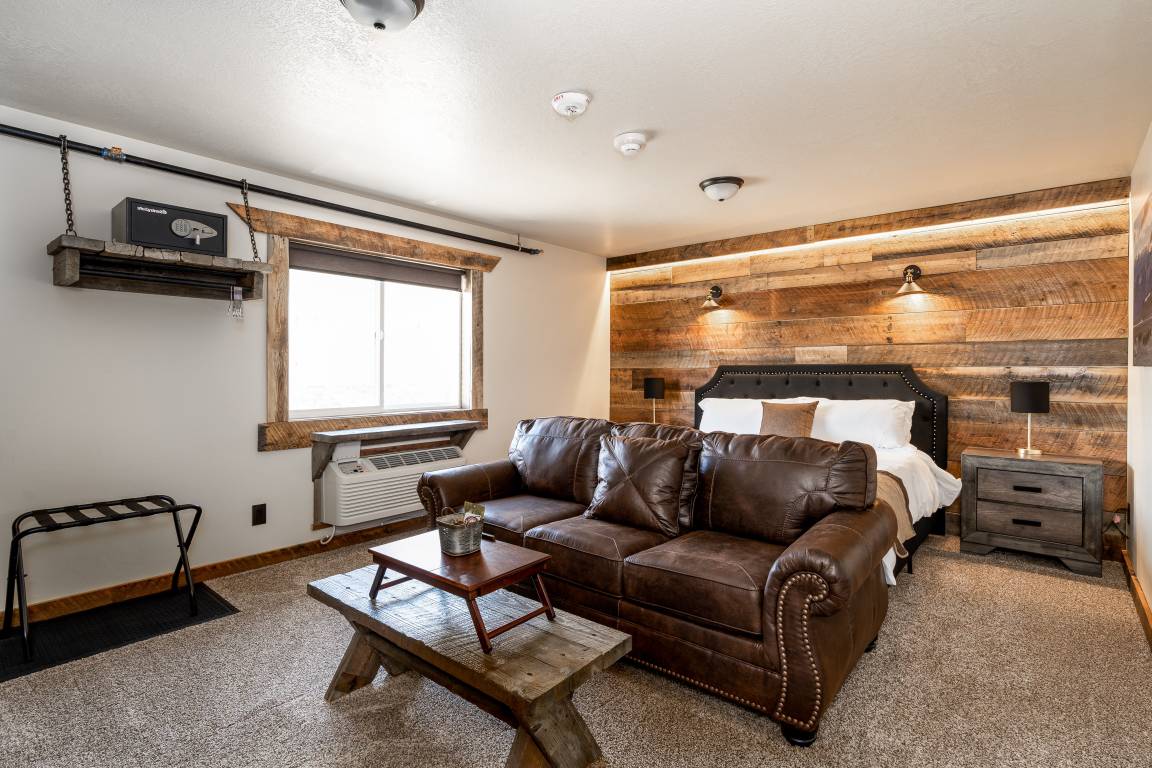 Hotel ∙ 1 Quarto ∙ 4 Hóspedes - West Yellowstone, MT