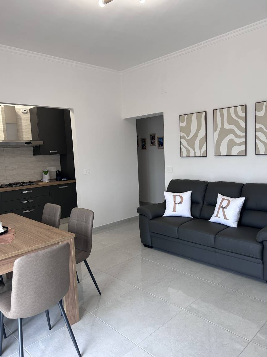 80 M² Apartment ∙ 2 Bedrooms ∙ 6 Guests - Pompei