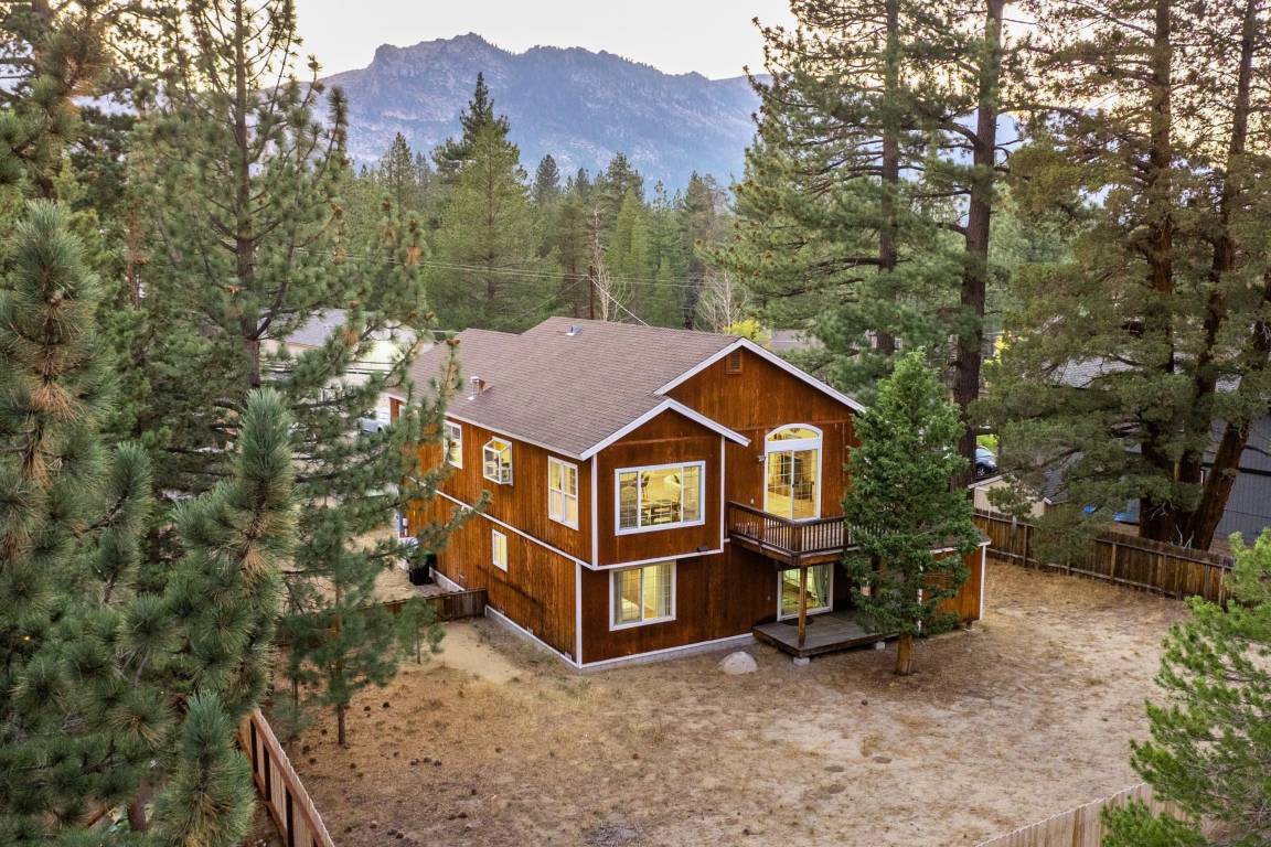 212 M² House ∙ 3 Bedrooms ∙ 6 Guests - South Lake Tahoe, CA