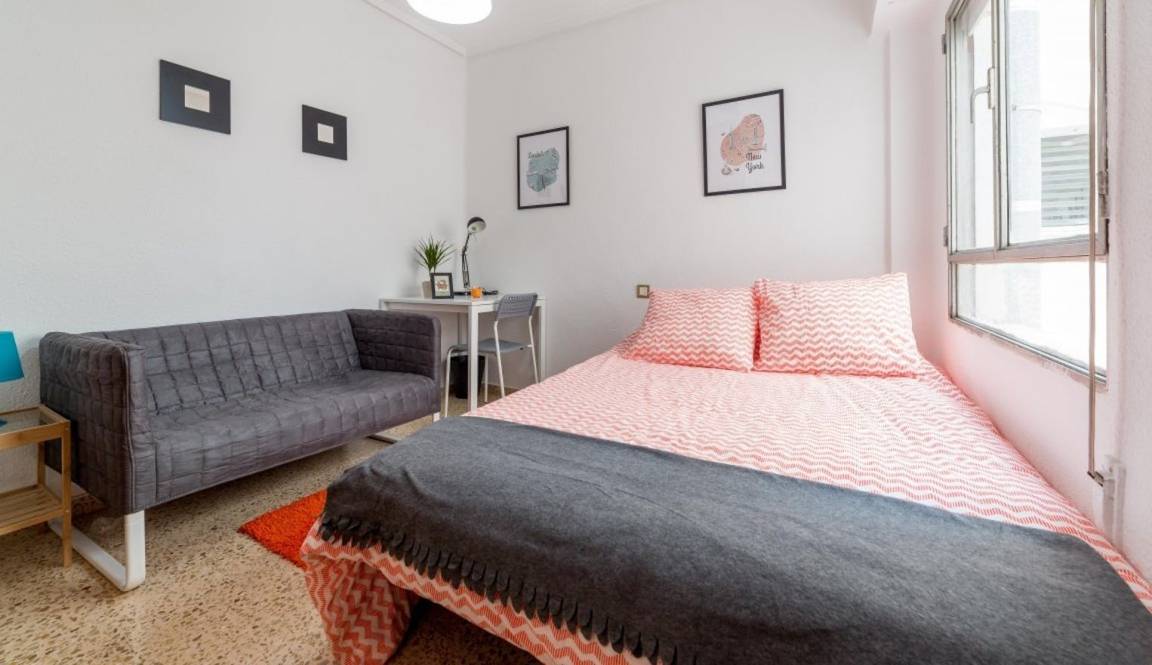 90 M² Private Room ∙ 1 Bedroom ∙ 5 Guests - Valencia