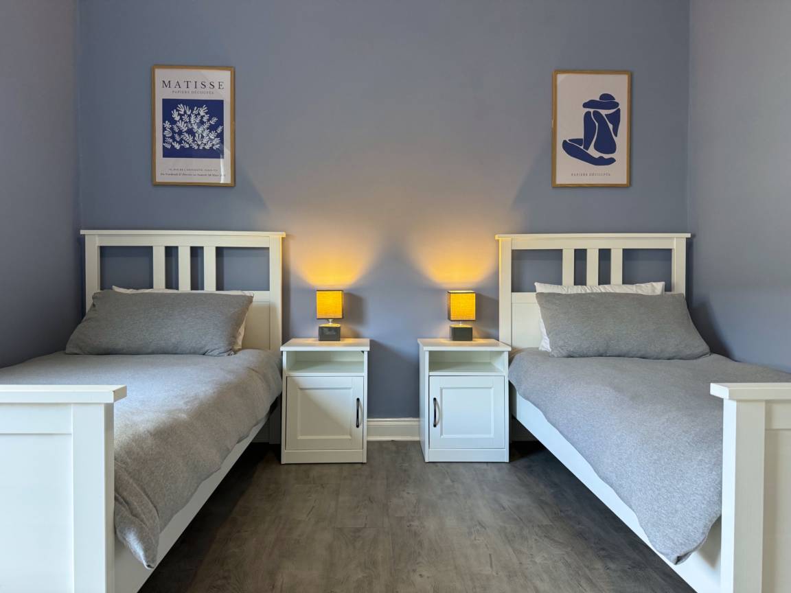65 M² House ∙ 2 Bedrooms ∙ 6 Guests - Bolton