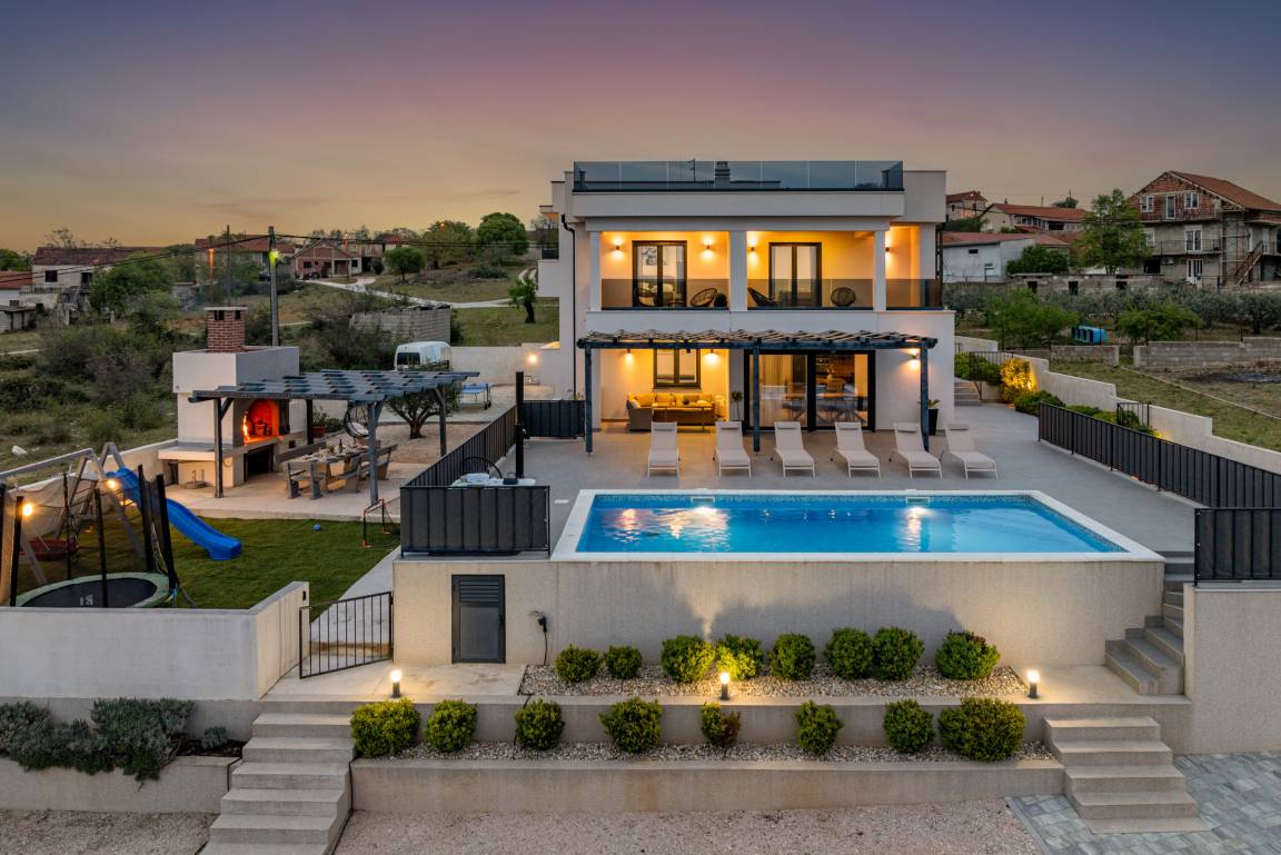 370 M² Villa ∙ 4 Schlafzimmer ∙ 10 Gäste - Biograd na Moru