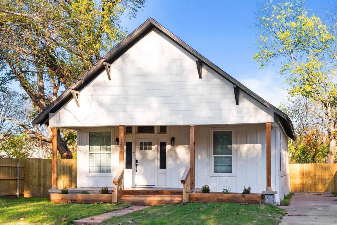 House ∙ 2 Bedrooms ∙ 6 Guests - Cameron Park Zoo, Waco