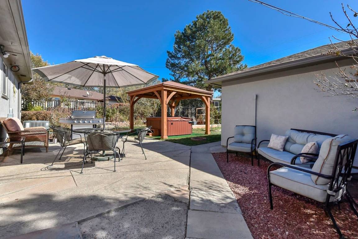 House ∙ 3 Bedrooms ∙ 6 Guests - Colorado Springs, CO