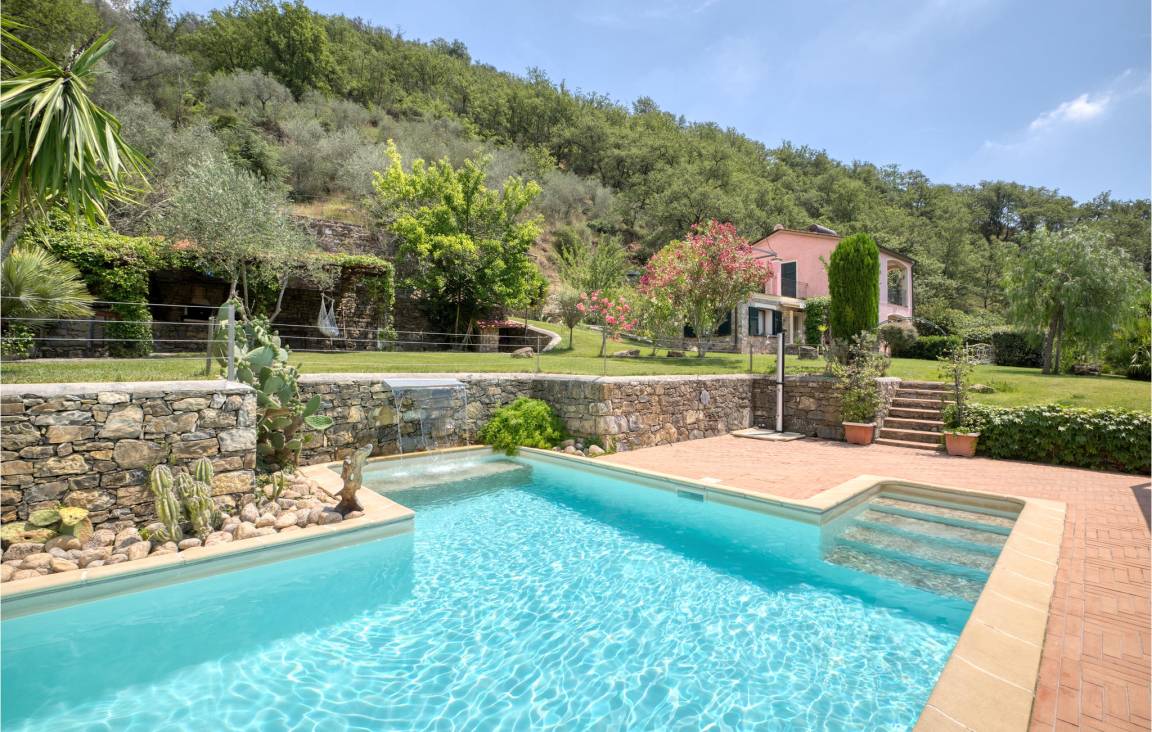 140 M² House ∙ 3 Bedrooms ∙ 9 Guests - Imperia