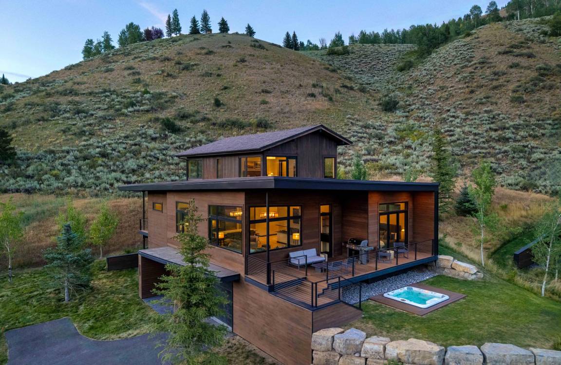 Cabin ∙ 6 Bedrooms ∙ 16 Guests - Wyoming