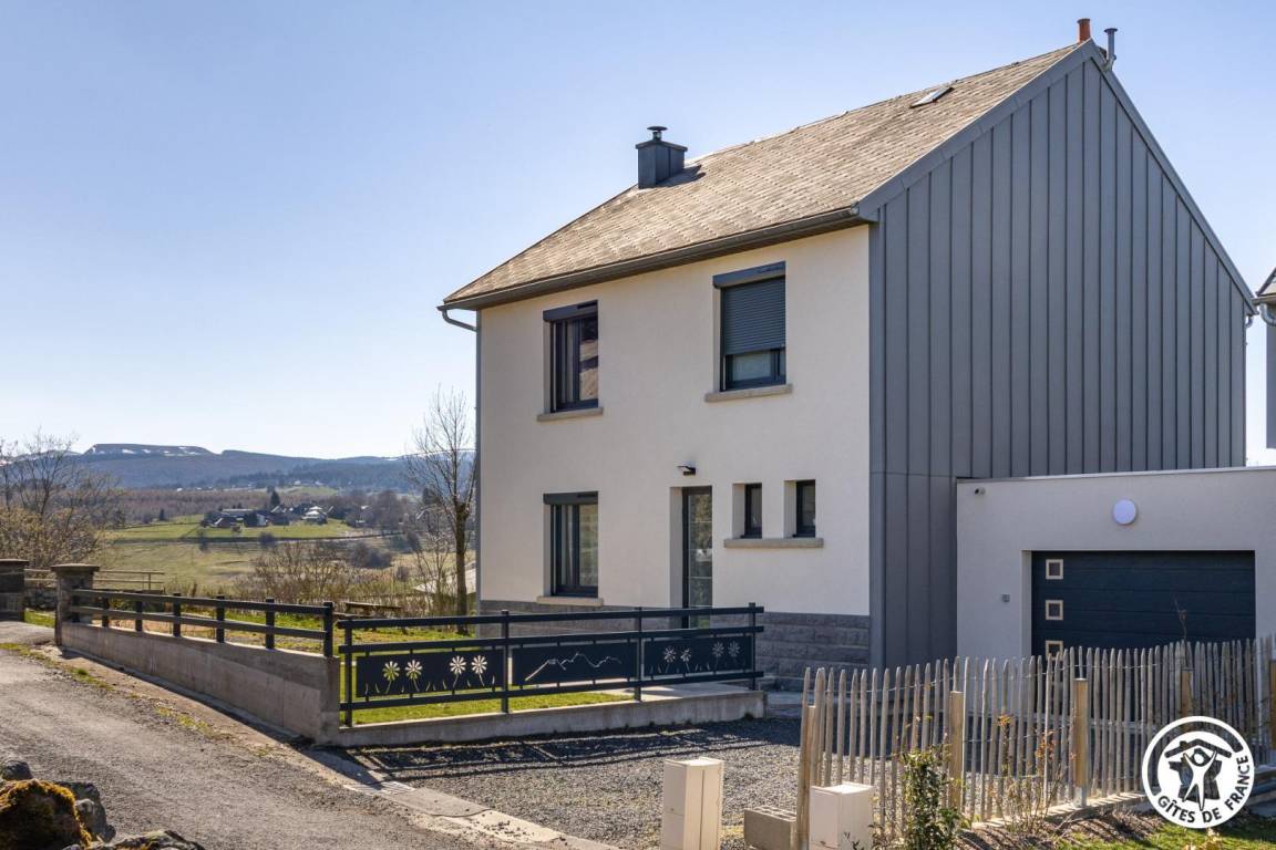 105 M² Gîte ∙ 3 Chambres ∙ 6 Personnes - Saint-Nectaire