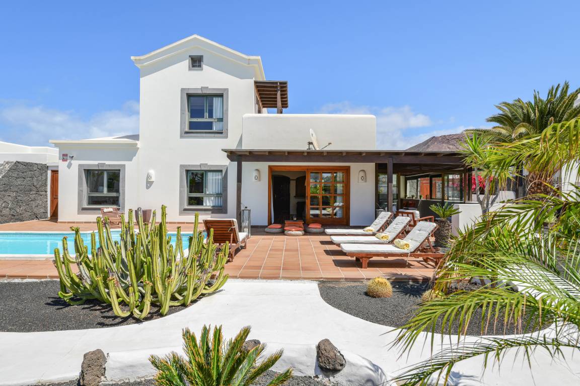 150 M² Villa ∙ 3 Bedrooms ∙ 6 Guests - Playa Blanca