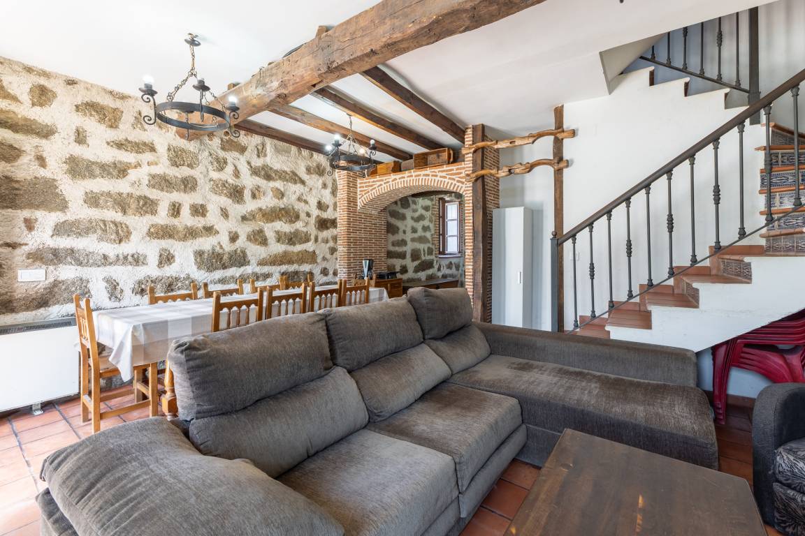 187 M² Maison De Vacances ∙ 5 Chambres ∙ 12 Personnes - Navaluenga
