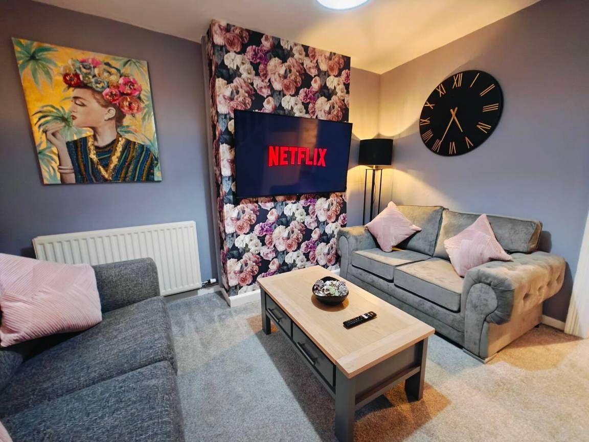 65 M² House ∙ 2 Bedrooms ∙ 4 Guests - Belfast