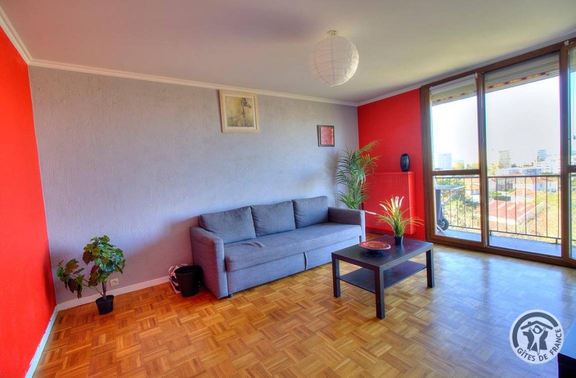 102 M² Gîte ∙ 4 Chambres ∙ 6 Personnes - Genas
