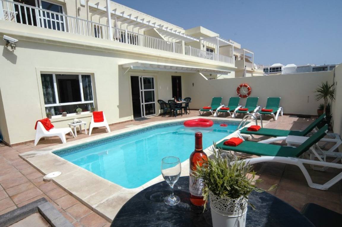 250 M² Villa ∙ 4 Bedrooms ∙ 8 Guests - Costa Teguise