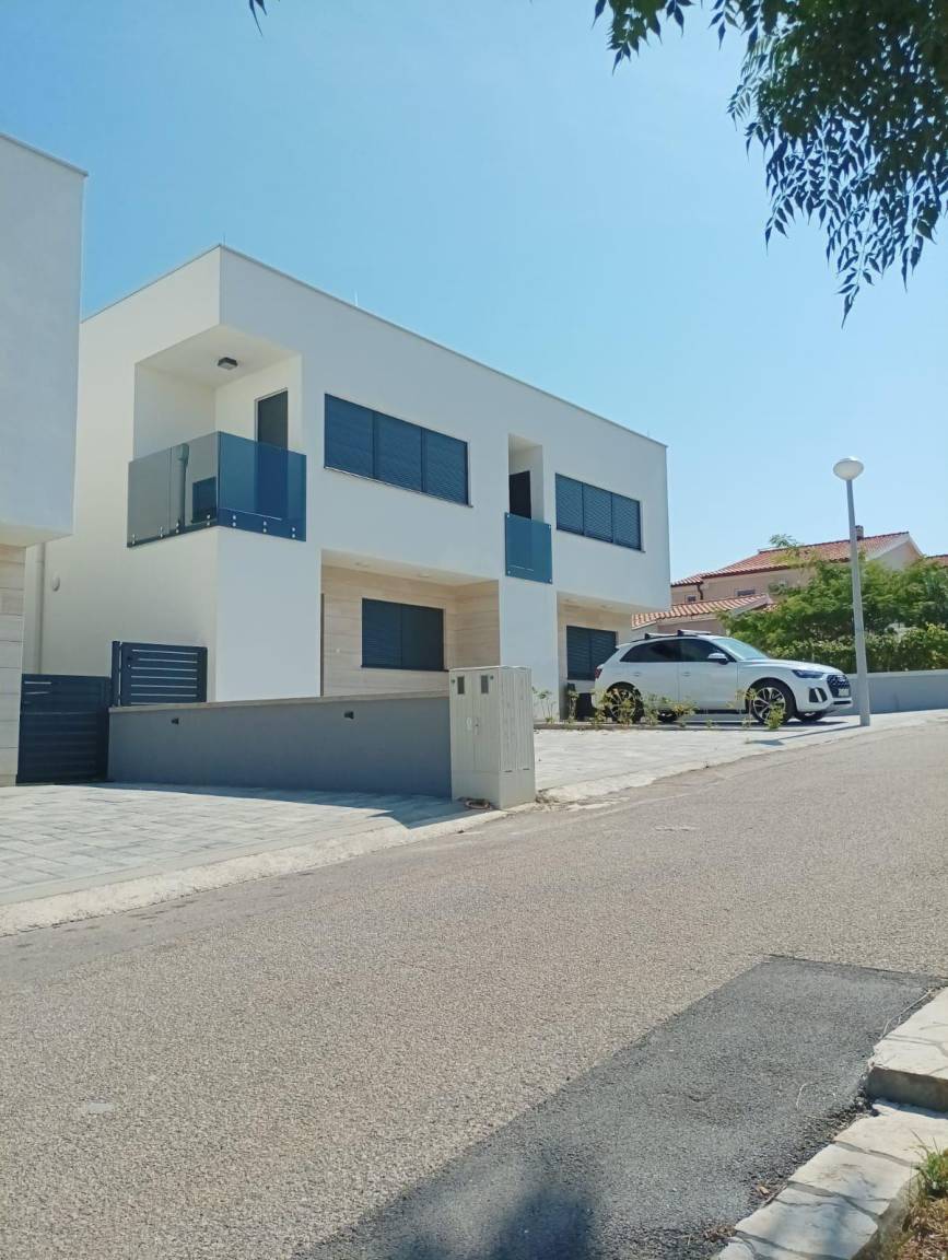 118 M² House ∙ 3 Bedrooms ∙ 8 Guests - Vir