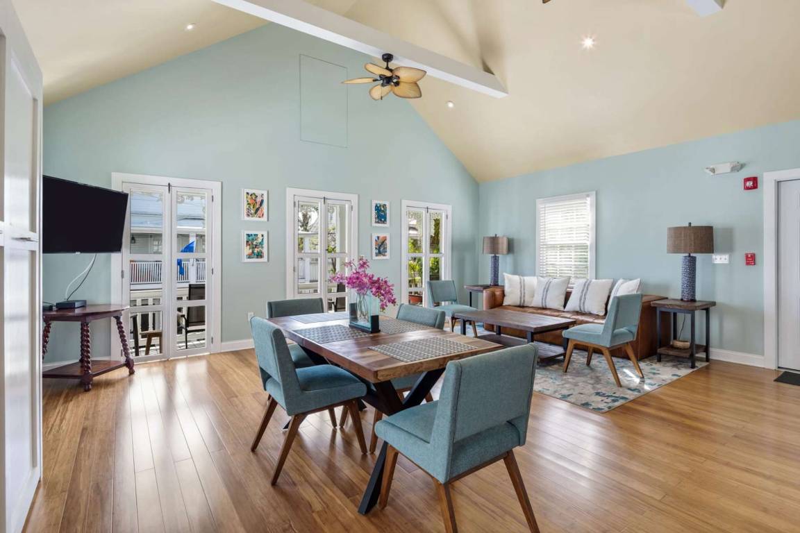 Apartment ∙ 2 Bedrooms ∙ 6 Guests - Key West, FL