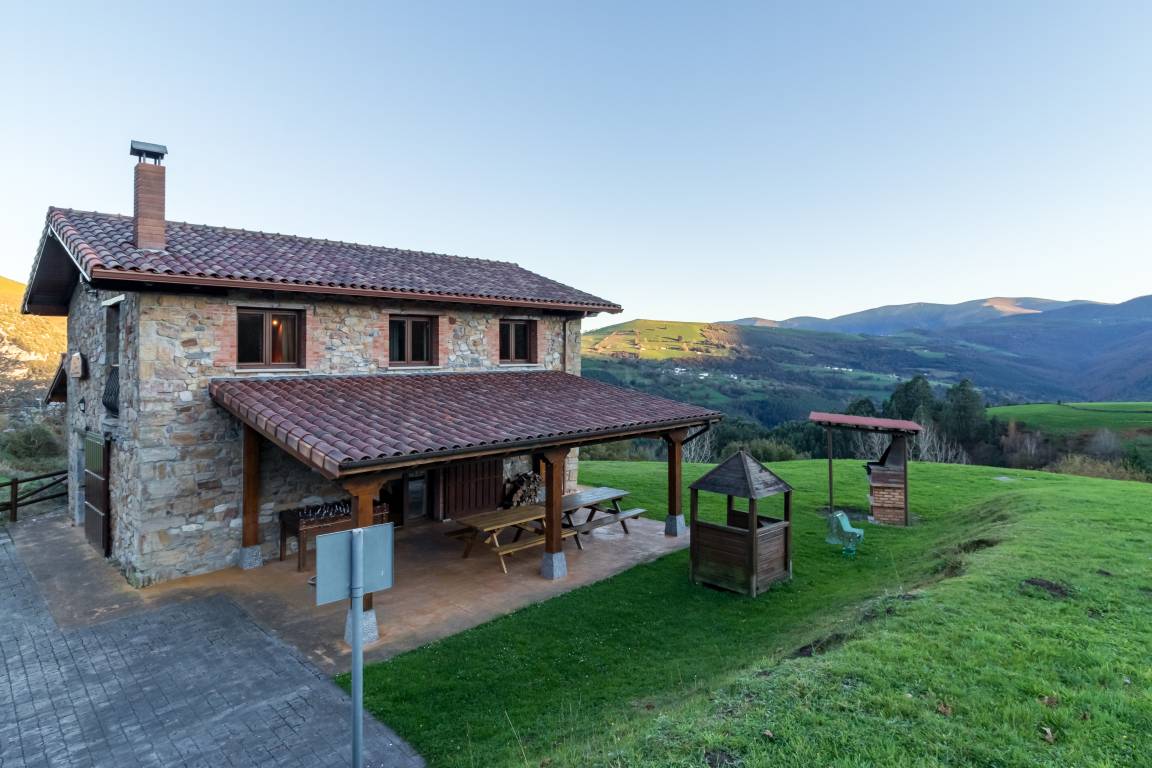 100 M² Maison De Vacances ∙ 5 Chambres ∙ 14 Personnes - Ramales de la Victoria