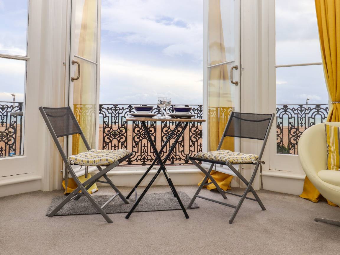 Cottage ∙ 2 Bedrooms ∙ 4 Guests - Folkestone