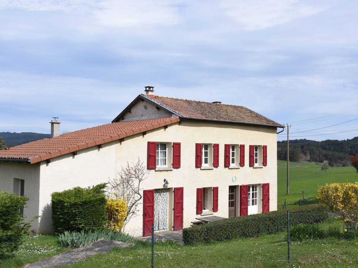 100 M² Cottage ∙ 3 Chambres ∙ 6 Personnes - Brioude