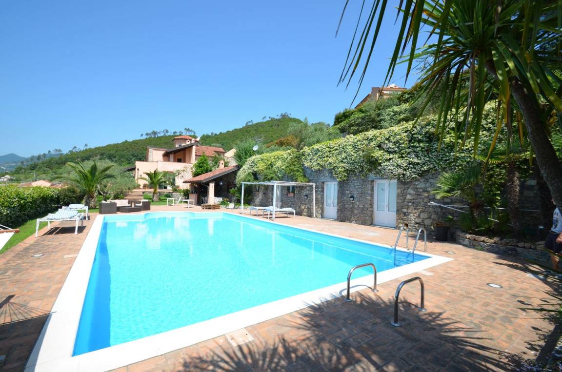 250 M² Huis ∙ 5 Slaapkamers ∙ 10 Gasten - Alassio