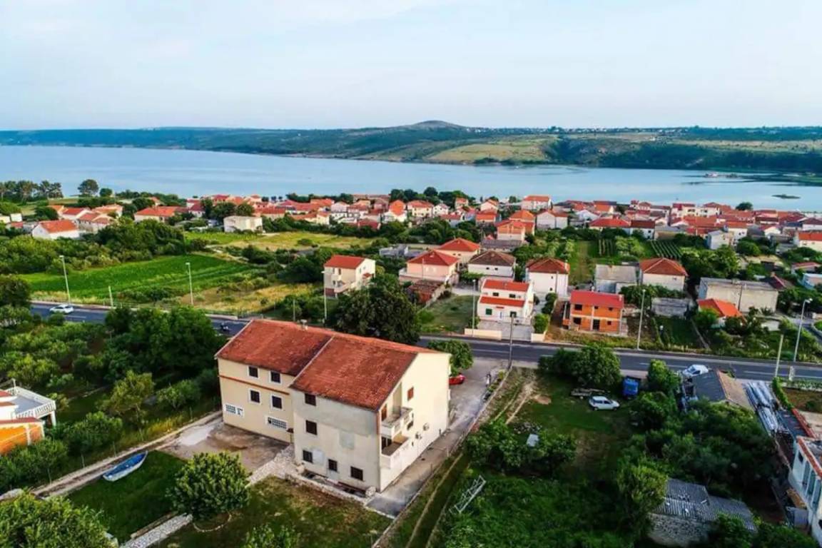 120 M² Apartment ∙ 3 Bedrooms ∙ 8 Guests - Starigrad
