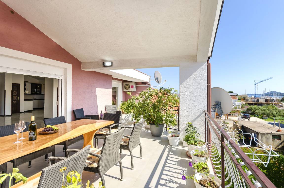 140 M² Apartment ∙ 3 Bedrooms ∙ 6 Guests - Jezera