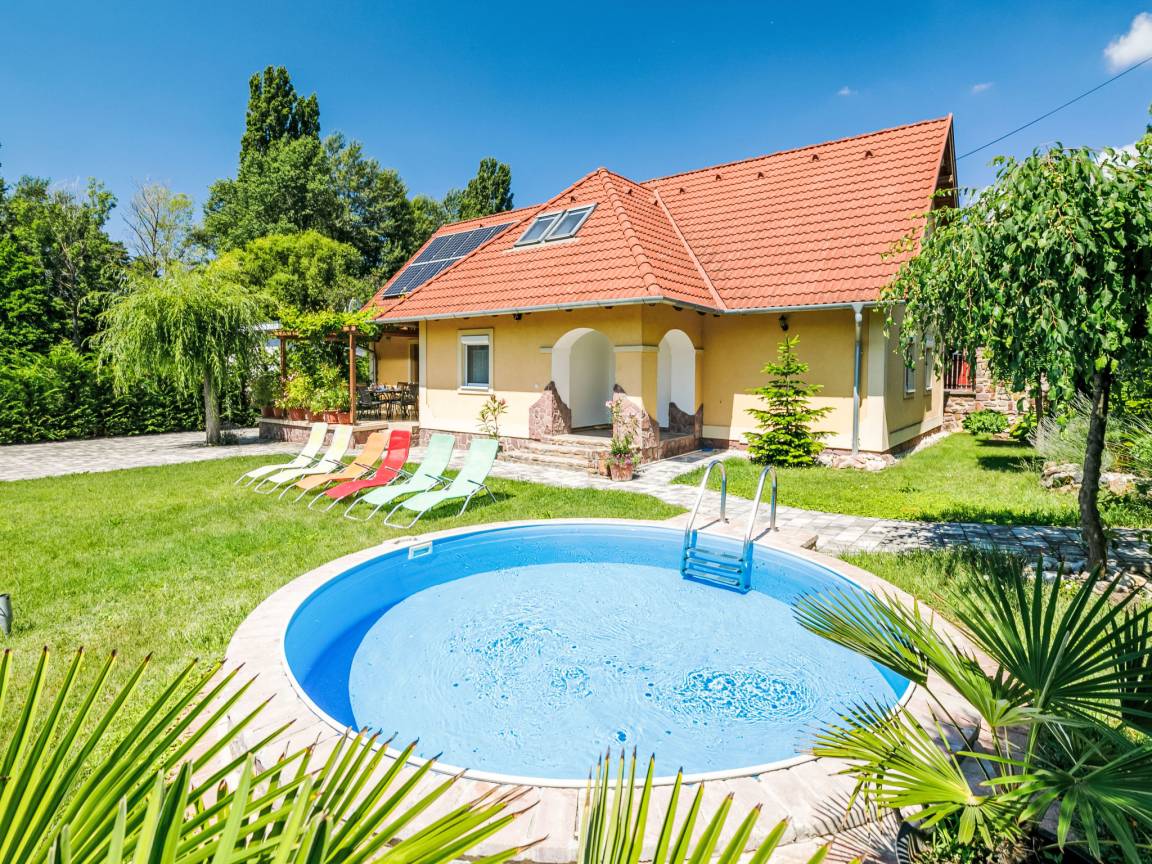 140 M² House ∙ 4 Bedrooms ∙ 10 Guests - Badacsony
