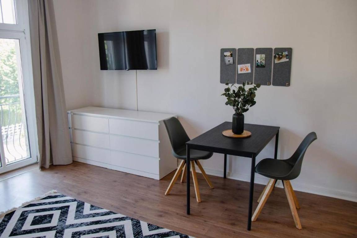 105 M² Apartment ∙ 3 Bedrooms ∙ 5 Guests - Strausberg