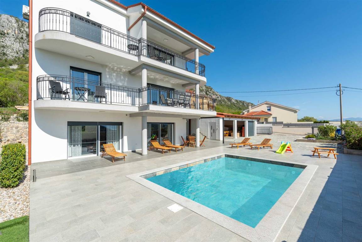 350 M² Villa ∙ 10 Schlafzimmer ∙ 20 Gäste - Crikvenica