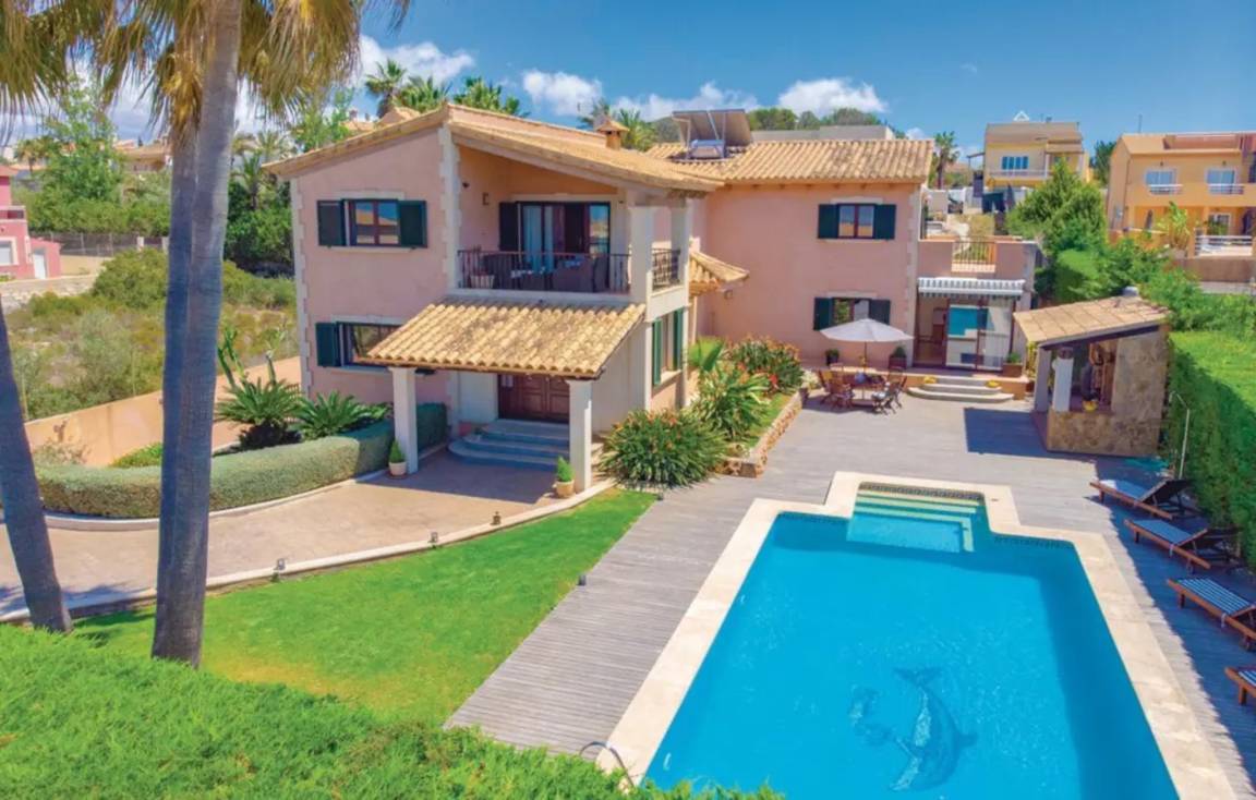 420 M² Villa ∙ 4 Slaapkamers ∙ 8 Gasten - El Arenal