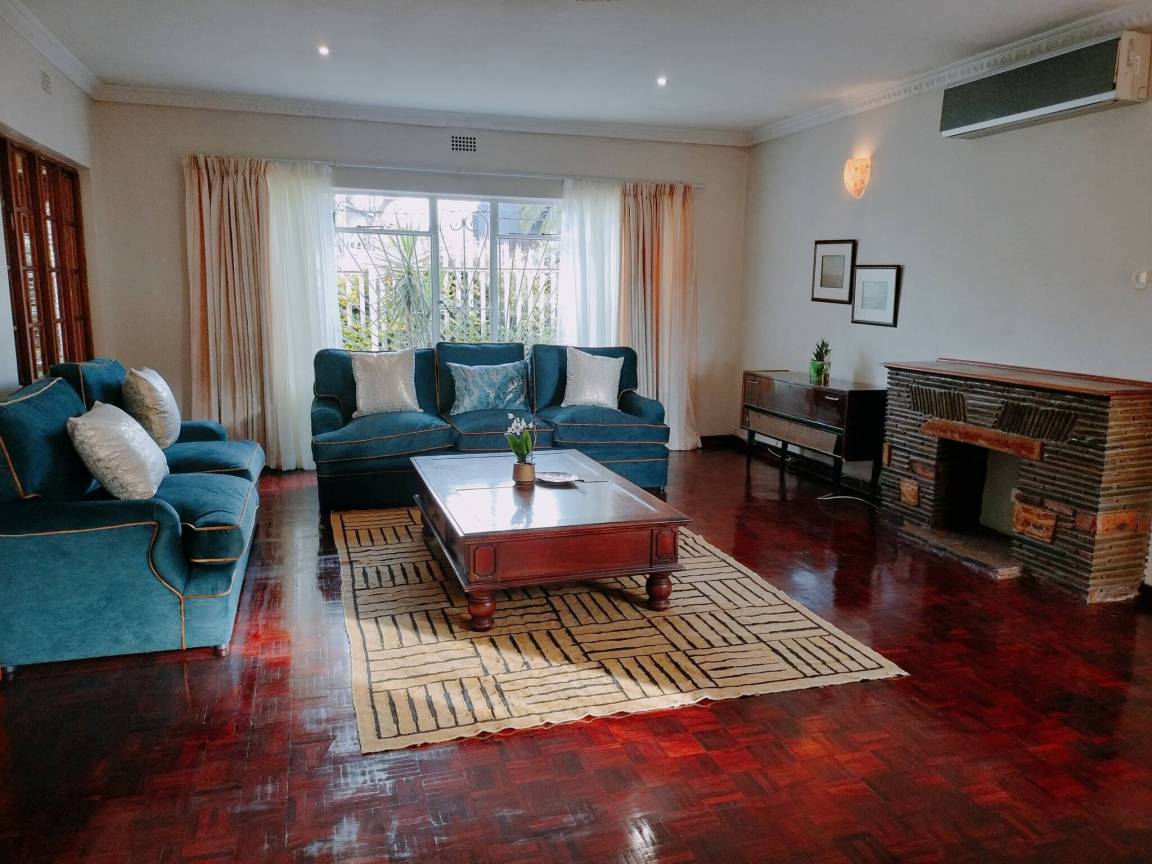 165 M² Ferienhaus ∙ 4 Schlafzimmer ∙ 8 Gäste - Johannesburg