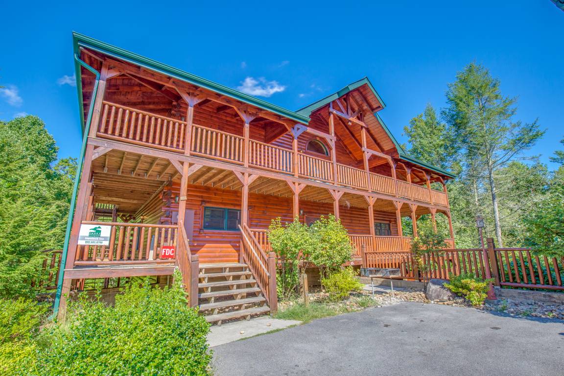 385 M² Cabin ∙ 8 Bedrooms ∙ 38 Guests - Gatlinburg, TN