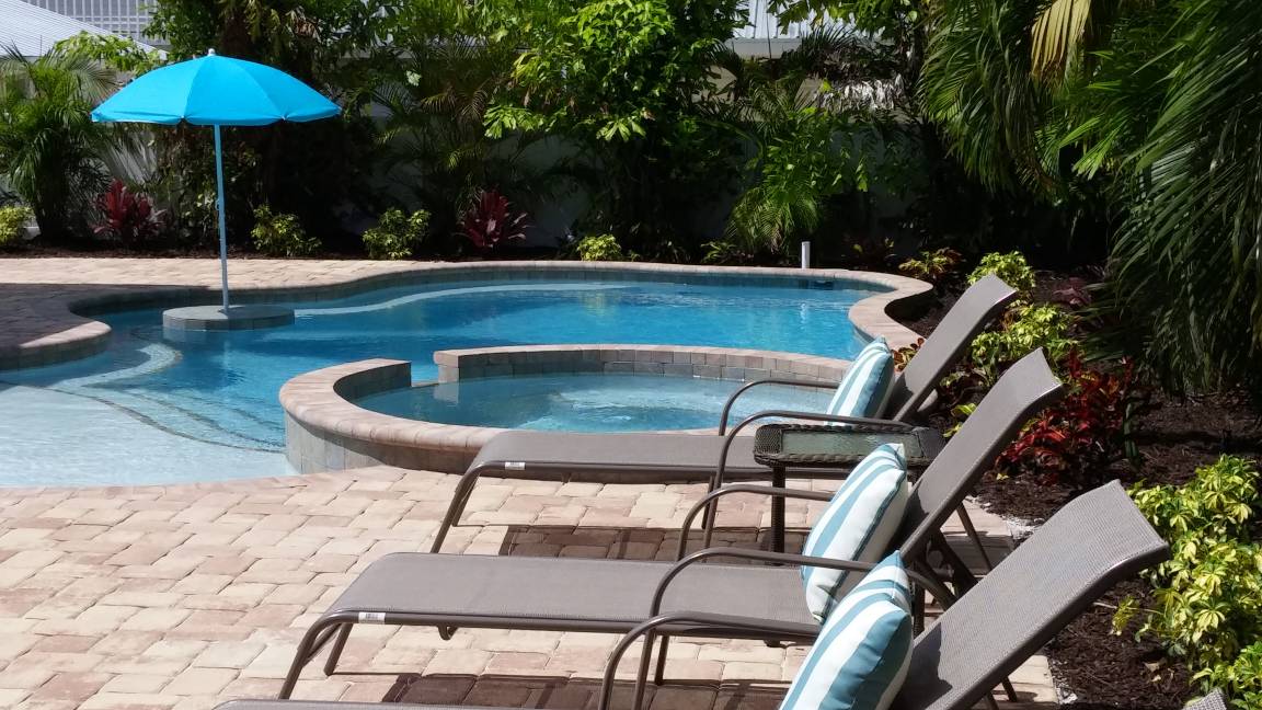 Bungalow ∙ 4 Bedrooms ∙ 8 Guests - Holmes Beach, FL