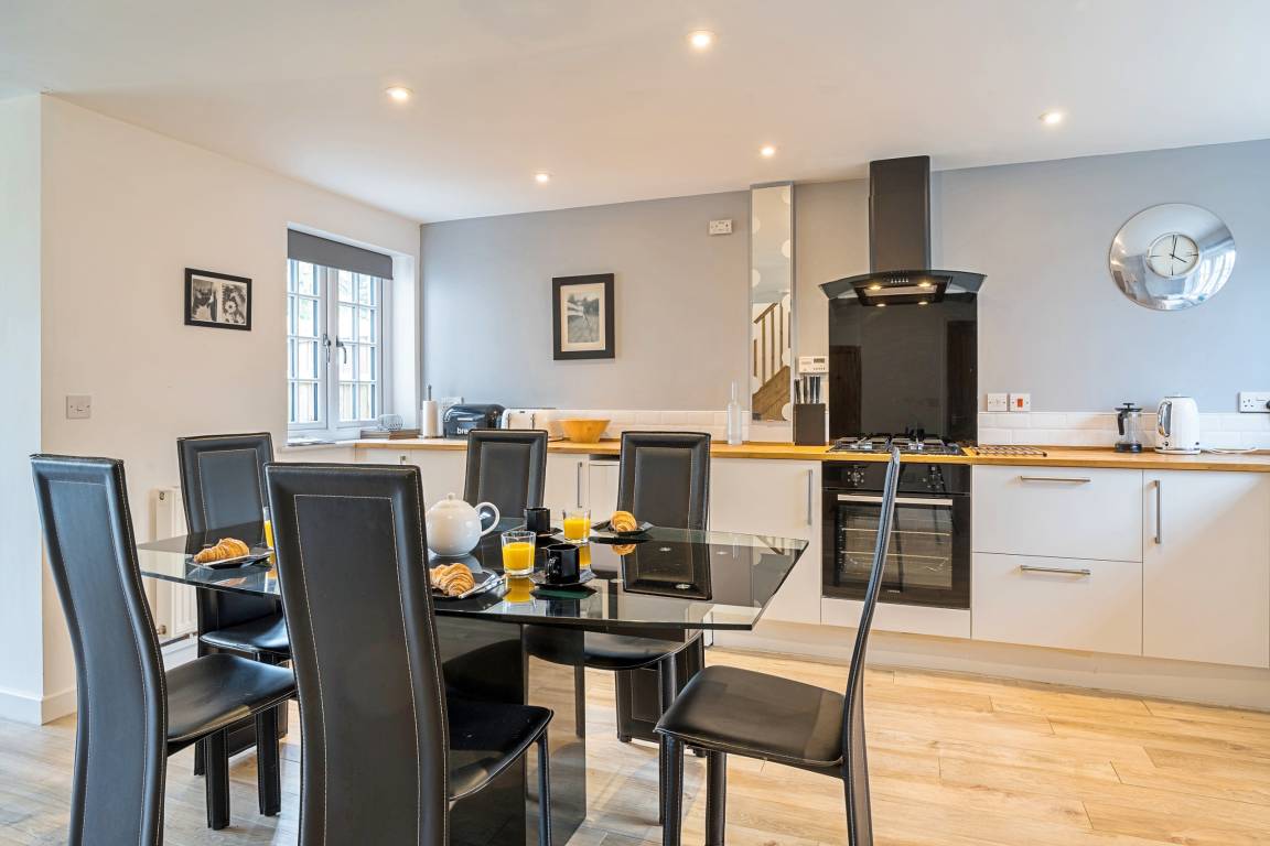 120 M² House ∙ 2 Bedrooms ∙ 6 Guests - Lyme Regis