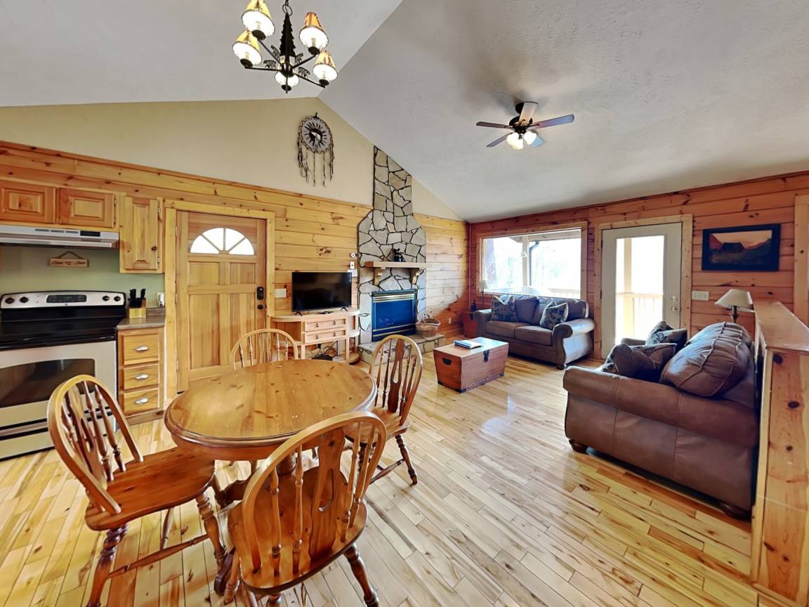71 M² Cabin ∙ 1 Bedroom ∙ 2 Guests - Cosby, TN