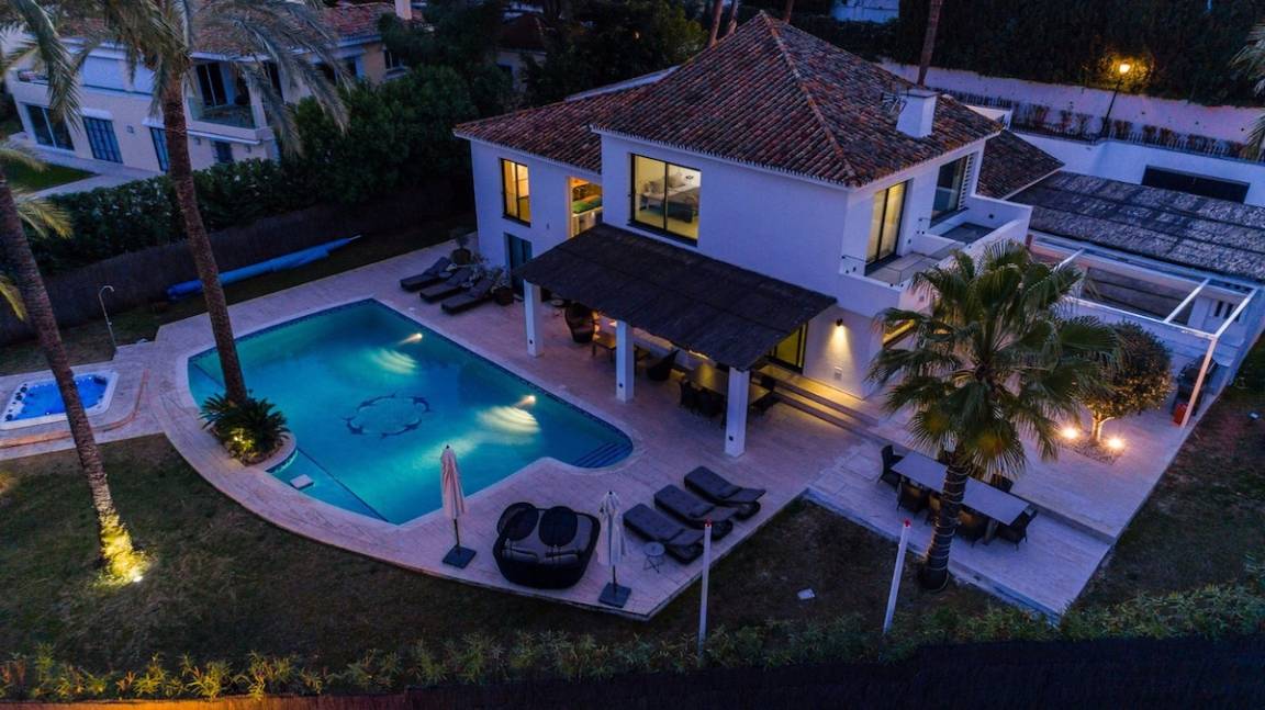390 M² Villa ∙ 5 Bedrooms ∙ 12 Guests - Marbella
