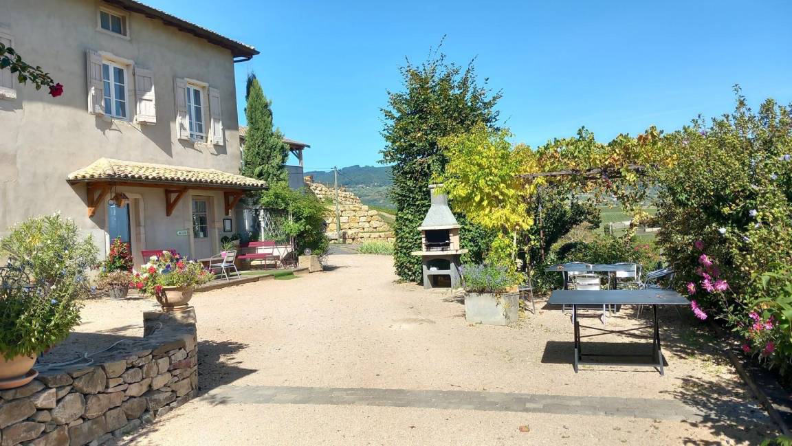125 M² Gîte ∙ 5 Bedrooms ∙ 12 Guests - Beaujolais