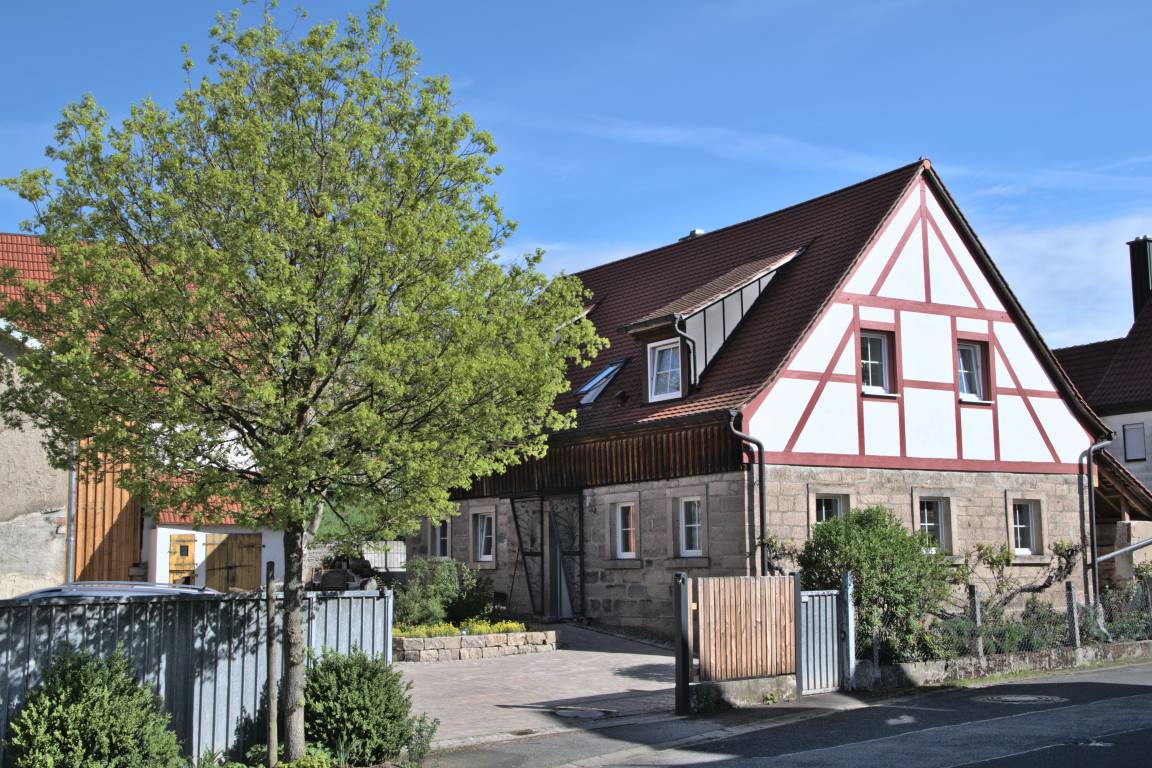 100 M² Ferienwohnung ∙ 1 Schlafzimmer ∙ 4 Gäste - Haßfurt