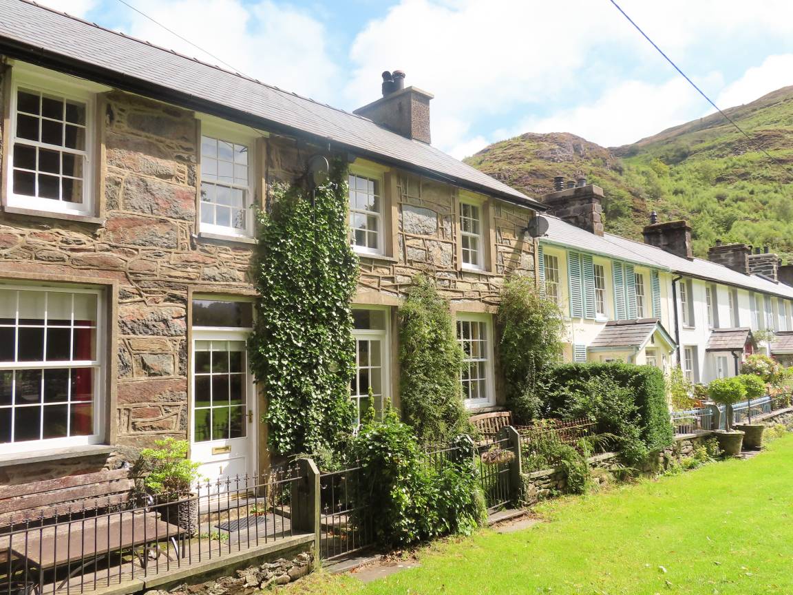 Cottage ∙ 3 Bedrooms ∙ 4 Guests - Beddgelert