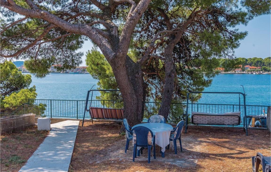 65 M² Ferienhaus ∙ 1 Schlafzimmer ∙ 4 Gäste - Šibenik