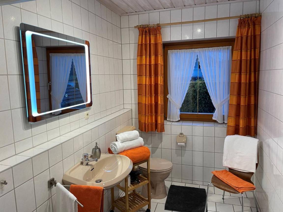 65 M² Ferienwohnung ∙ 1 Schlafzimmer ∙ 4 Gäste - Pfarrkirchen