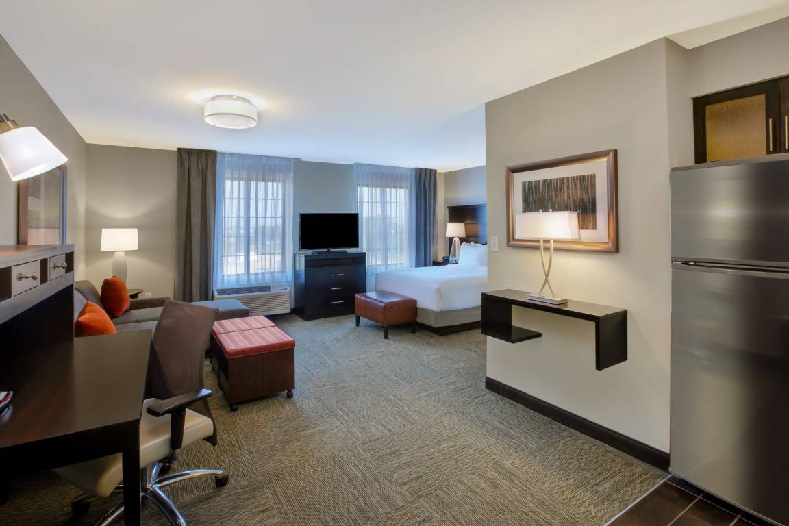 Studio Flat ∙ 1 Bedroom ∙ 4 Guests - Benton Harbor, MI