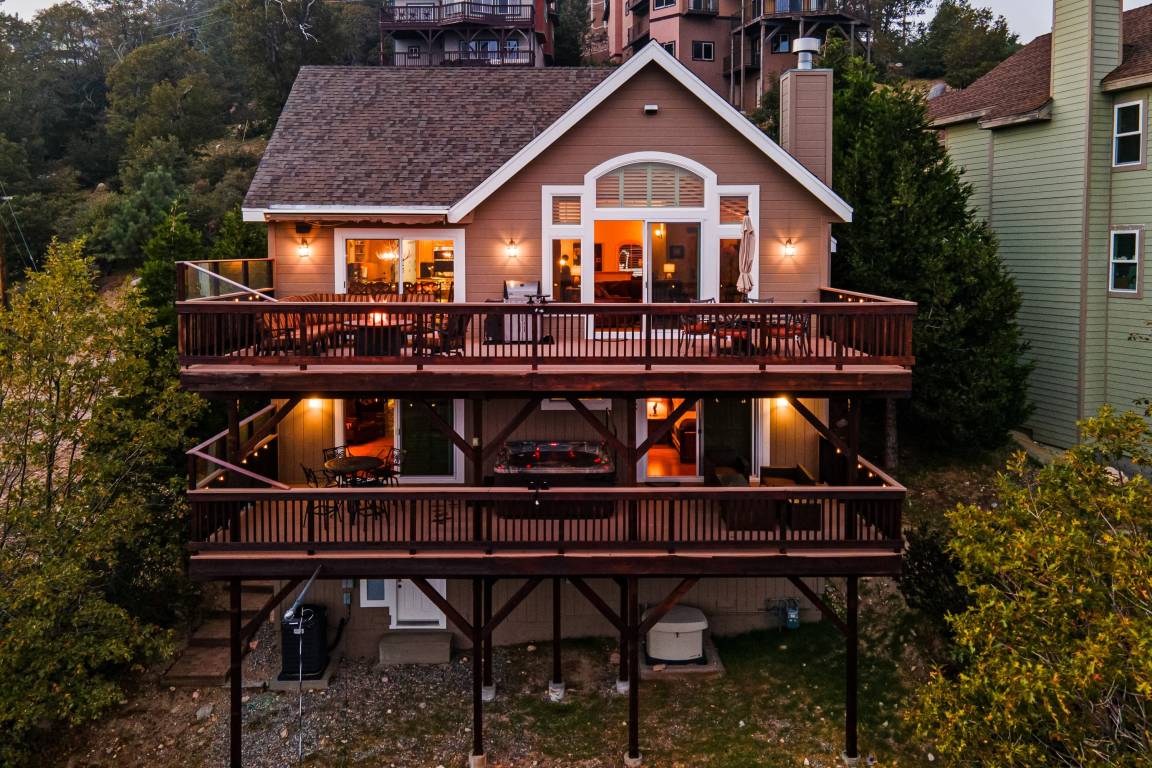 237 M² House ∙ 4 Bedrooms ∙ 8 Guests - Lake Arrowhead, CA